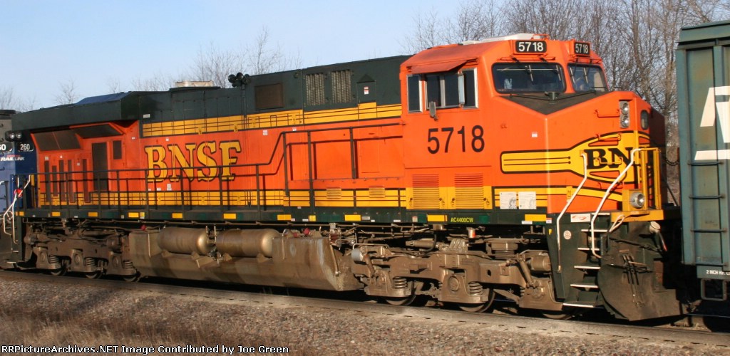 BNSF 5718